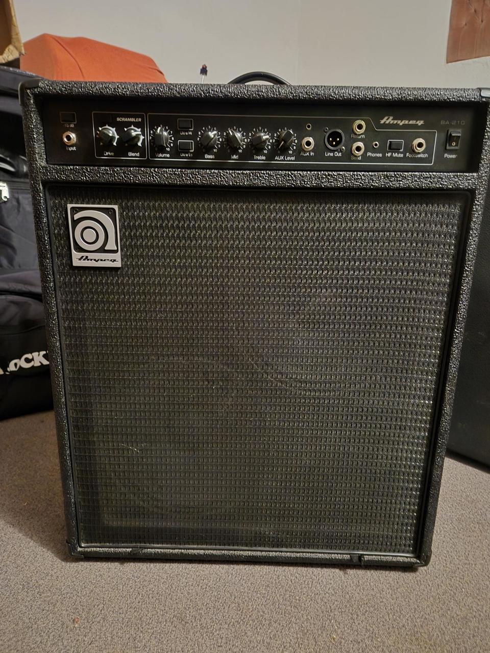NABÍZÍM AMPEG BA-210 V2 & box FENDER Rumble 112