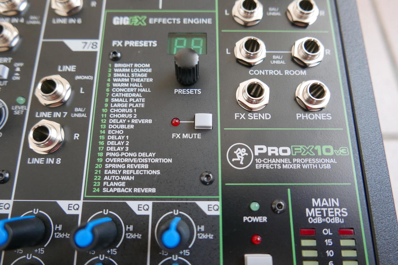 NABÍZÍM Prodám mixpult Mackie ProFX 10 v3 - zánovní