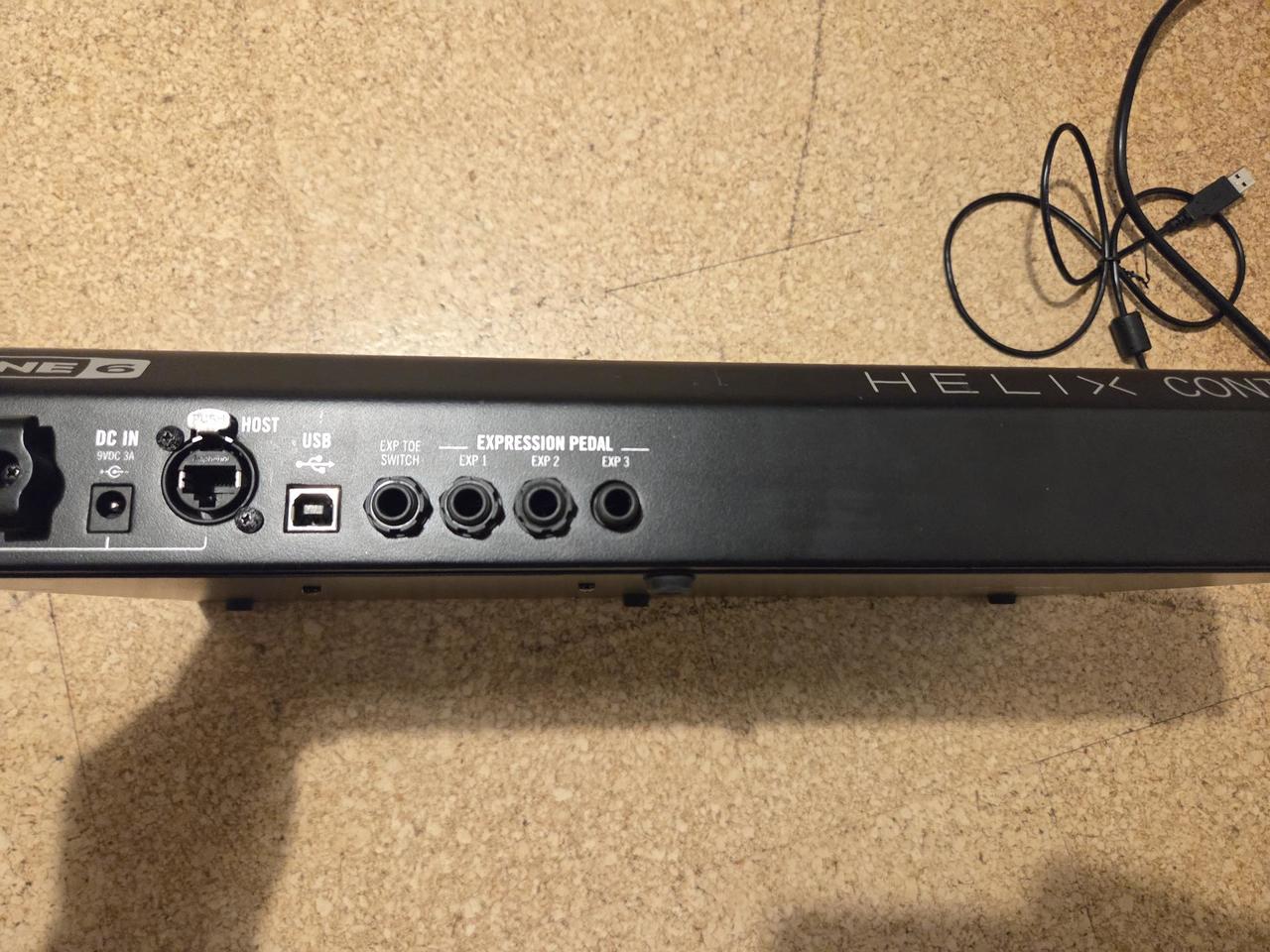 NABÍZÍM Line 6 Helix Rack + Helix Control – kompletní set, top stav,