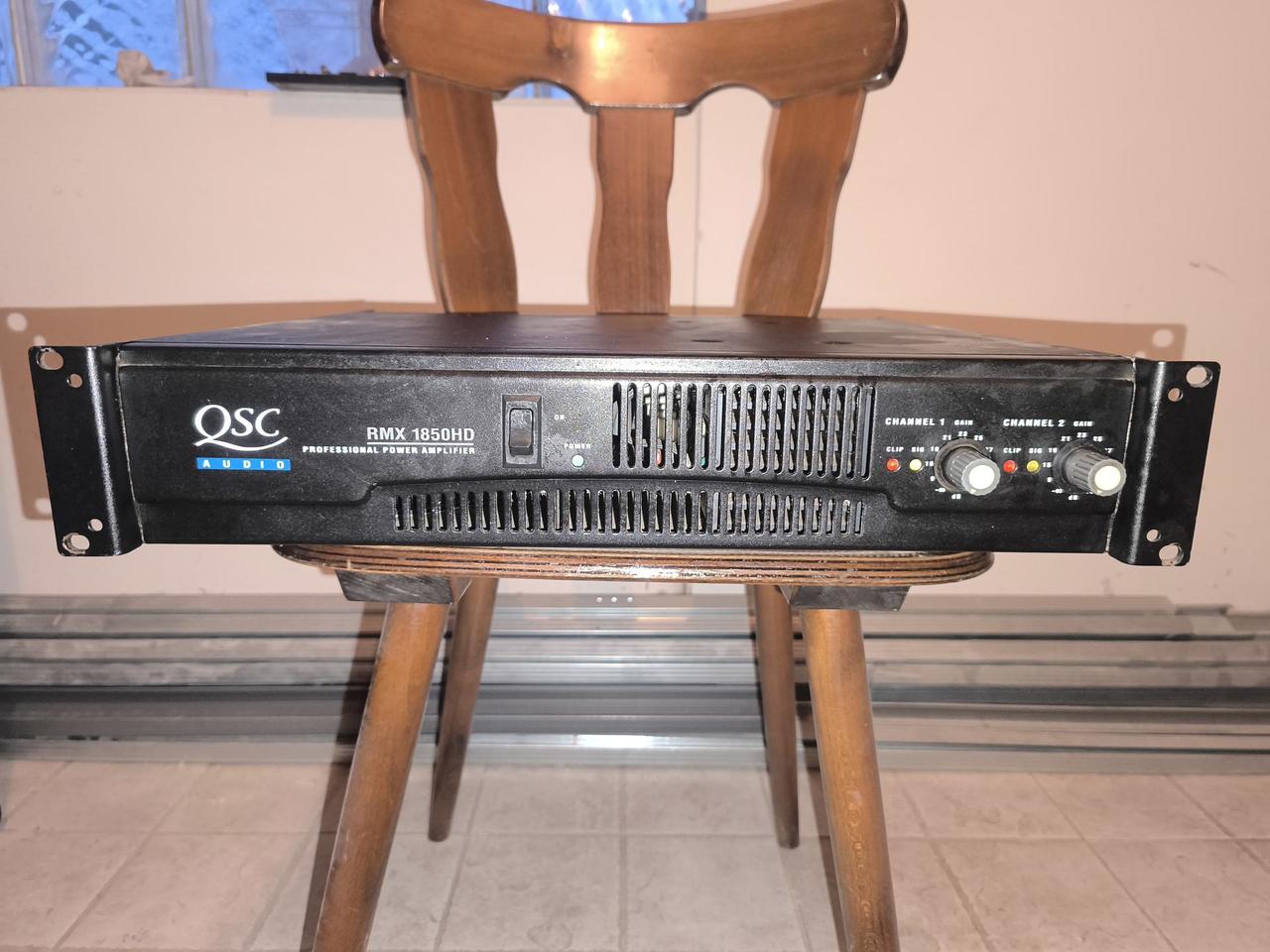 NABÍZÍM Qsc 1850hd koncový zesilovač