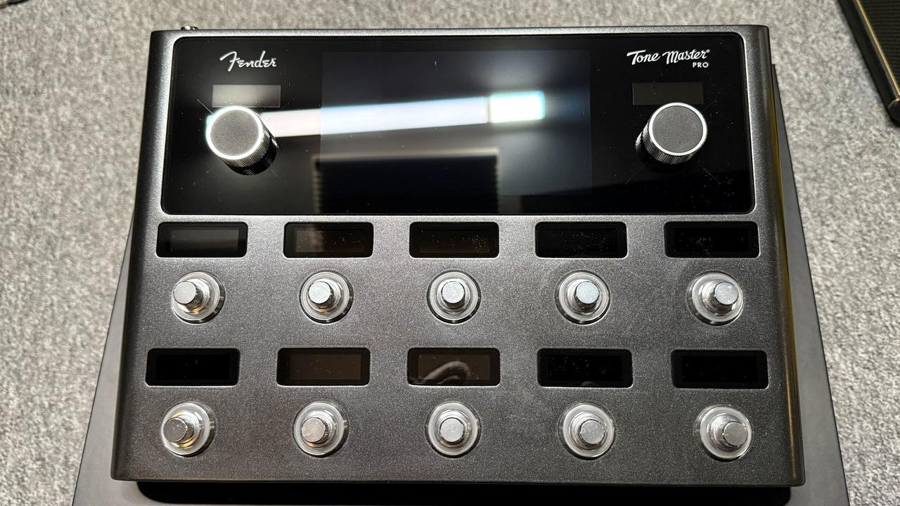 NABÍZÍM Fender Tone Master Pro + Hard Case + Pedál