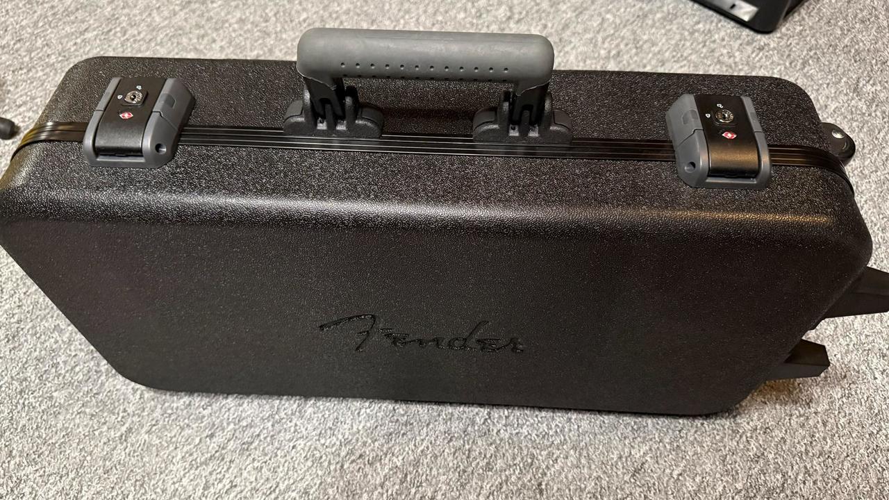 NABÍZÍM Fender Tone Master Pro + Hard Case + Pedál
