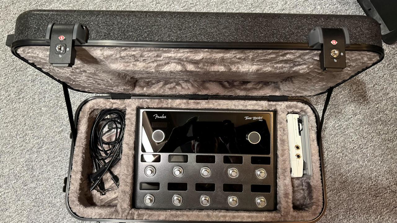 NABÍZÍM Fender Tone Master Pro + Hard Case + Pedál